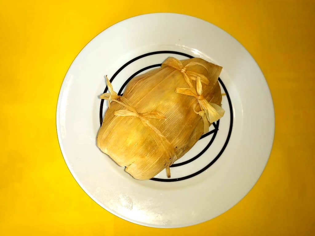 Pollo rielero en hoja de maíz, receta de Tlaxcala ⋆ Larousse Cocina