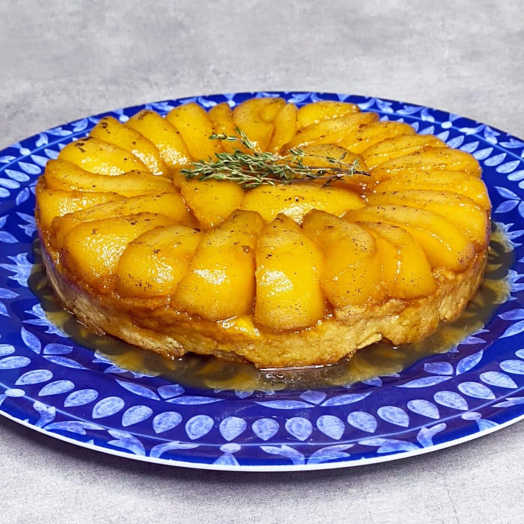 Tarta tatin de pera y tomillo ⋆ Larousse Cocina